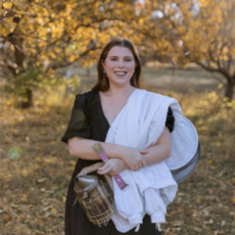 Grace Carter | Bee Lab | Nebraska